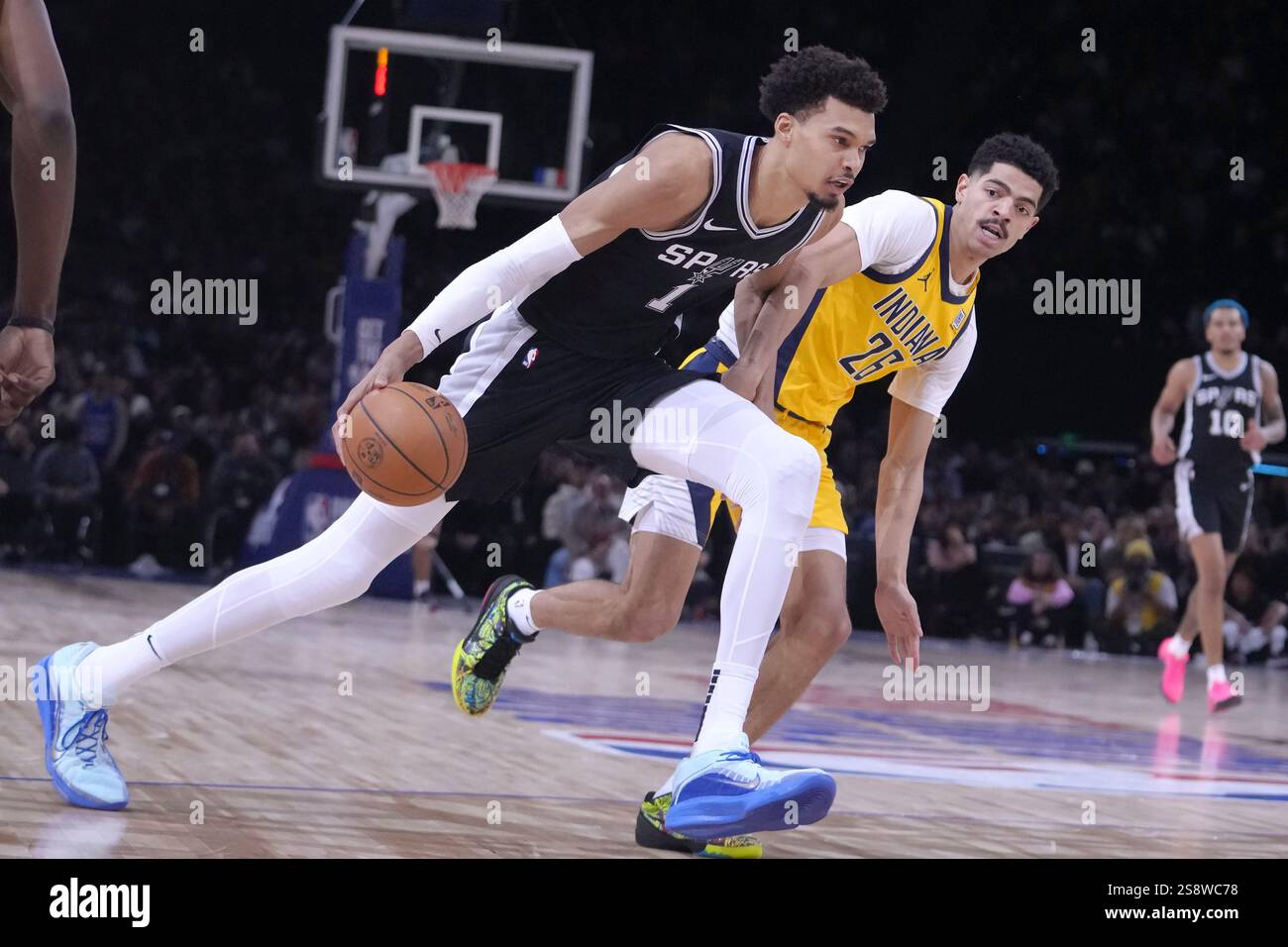 San Antonio Spurs center Victor Wembanyama (1) drives to the basket ...