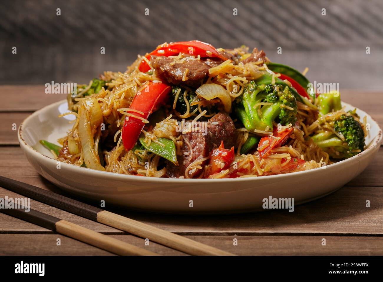 Asian cuisine beef stir fry hi-res stock photography and images - Alamy