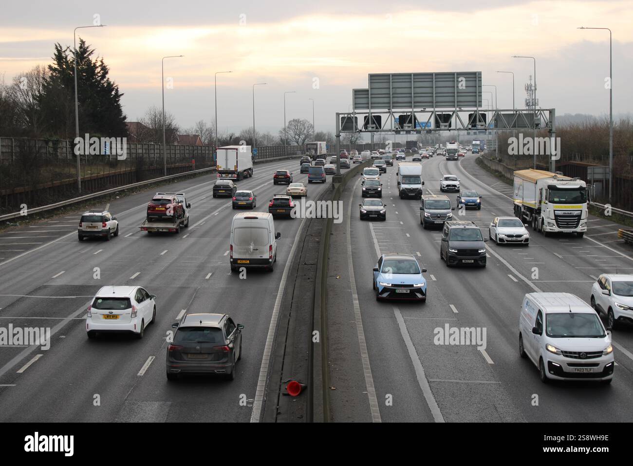 Heavy Fast Moving Traffic on the M25 London Orbital Motorway by Mill ...