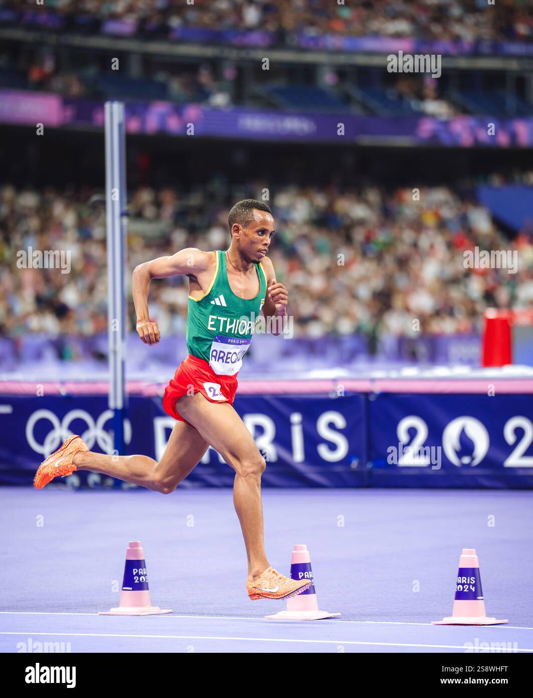 Berihu Aregawi participating in the 10.000 meters at the Paris 2024 ...