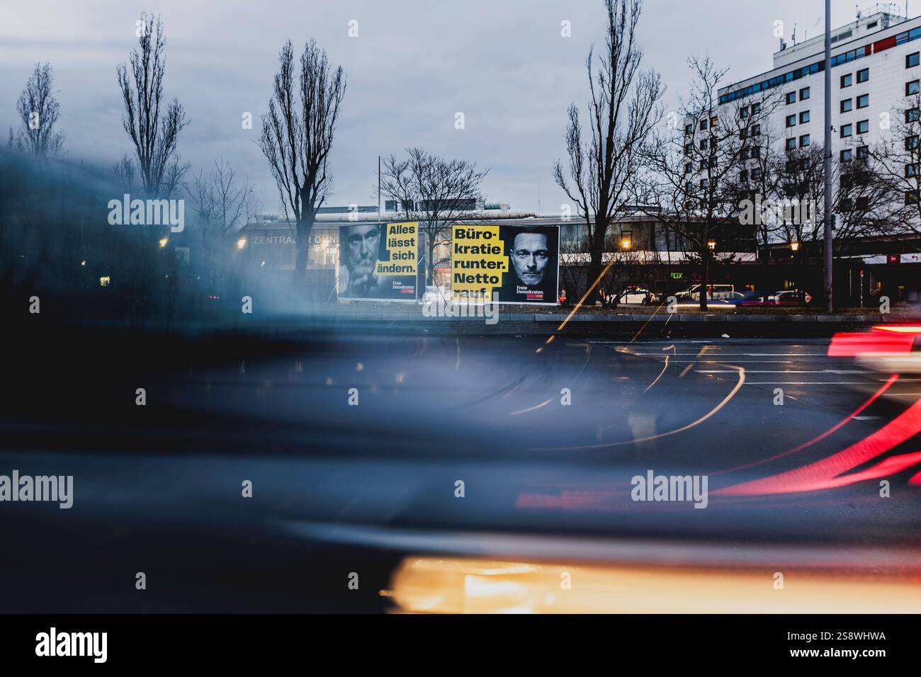 Wahlplakate mit FDP-Spitzenkandidaten dem FDP-Vorsitzenden Christian ...