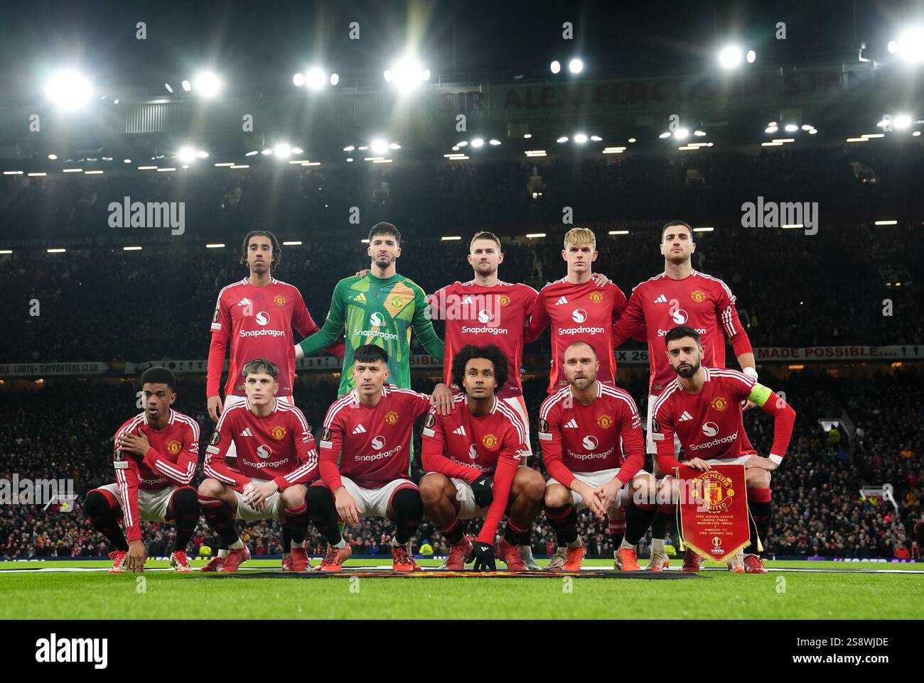 Manchester United team line up, back from from left, Leny Yoro, Altay ...