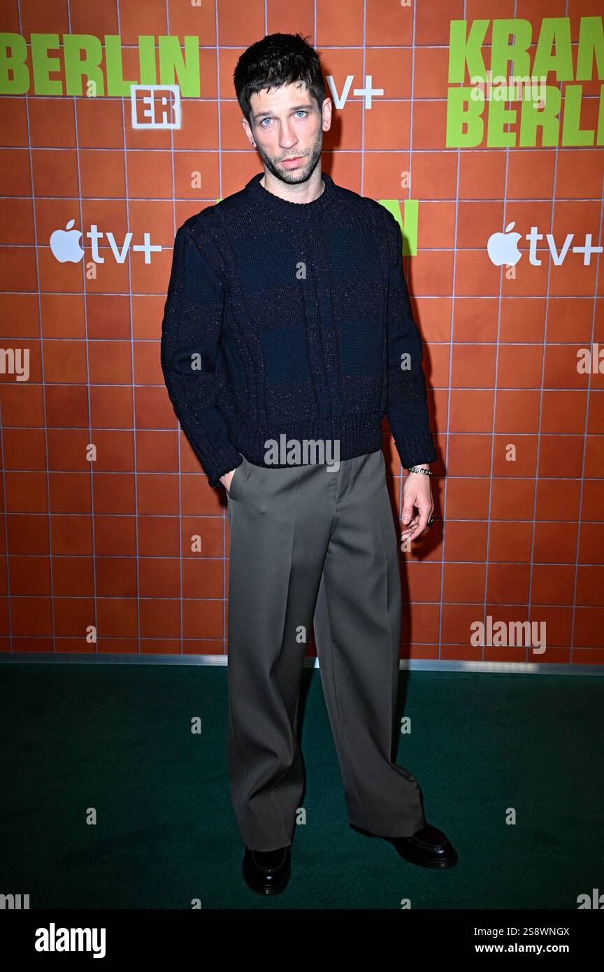 Slavko Popadic beim Photocall zur Apple TV+ Serie 'KRANK Berlin' in ...