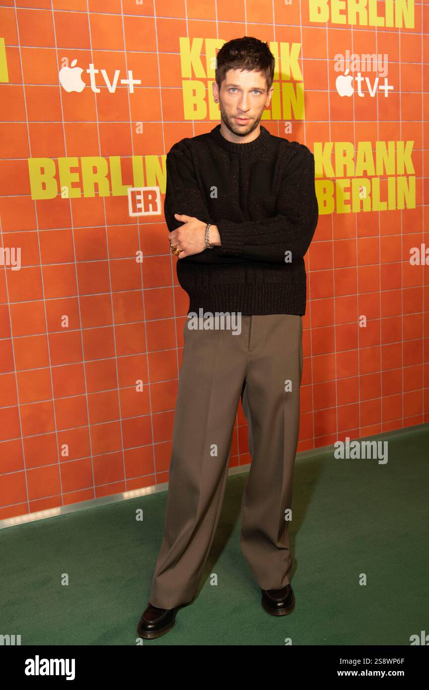 Slavko Popadic beim Photocall zur Apple TV+ Serie 'KRANK Berlin' in ...