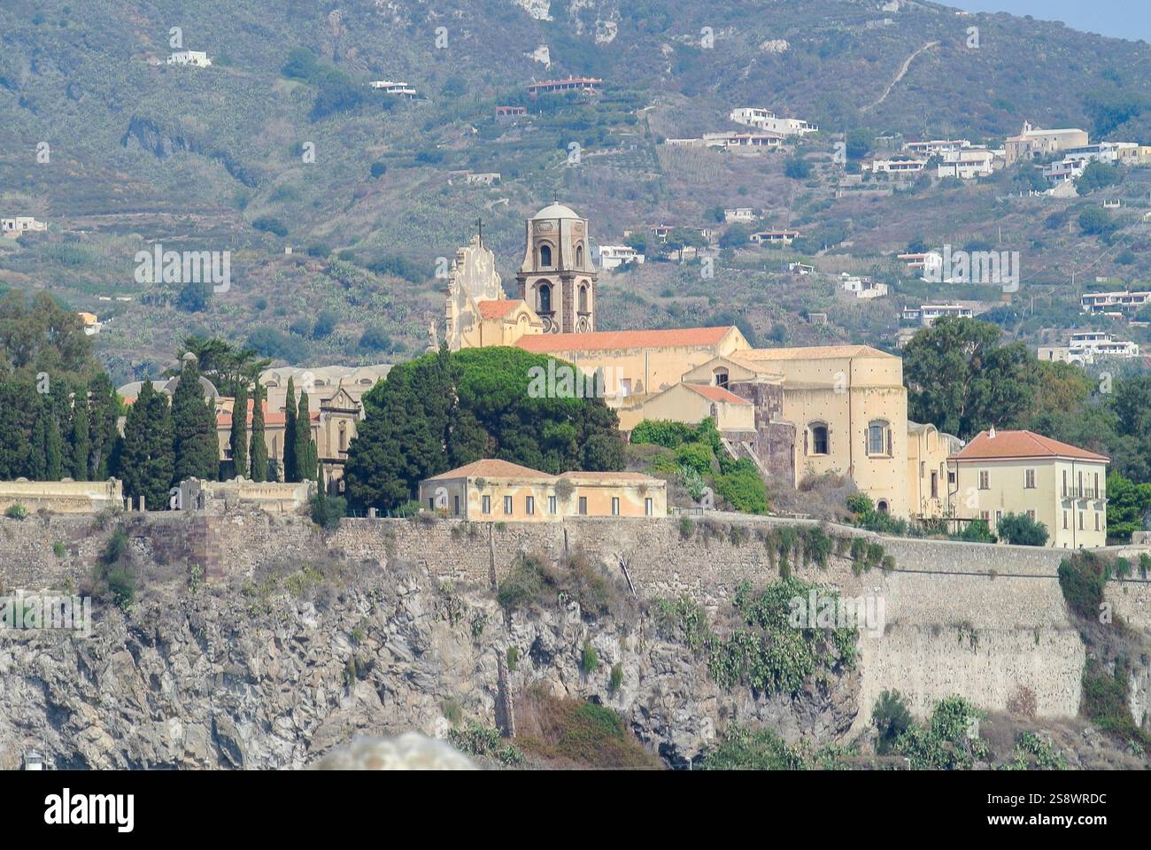 Report of the complete to travel on Sicily with transport by sea, visit ...