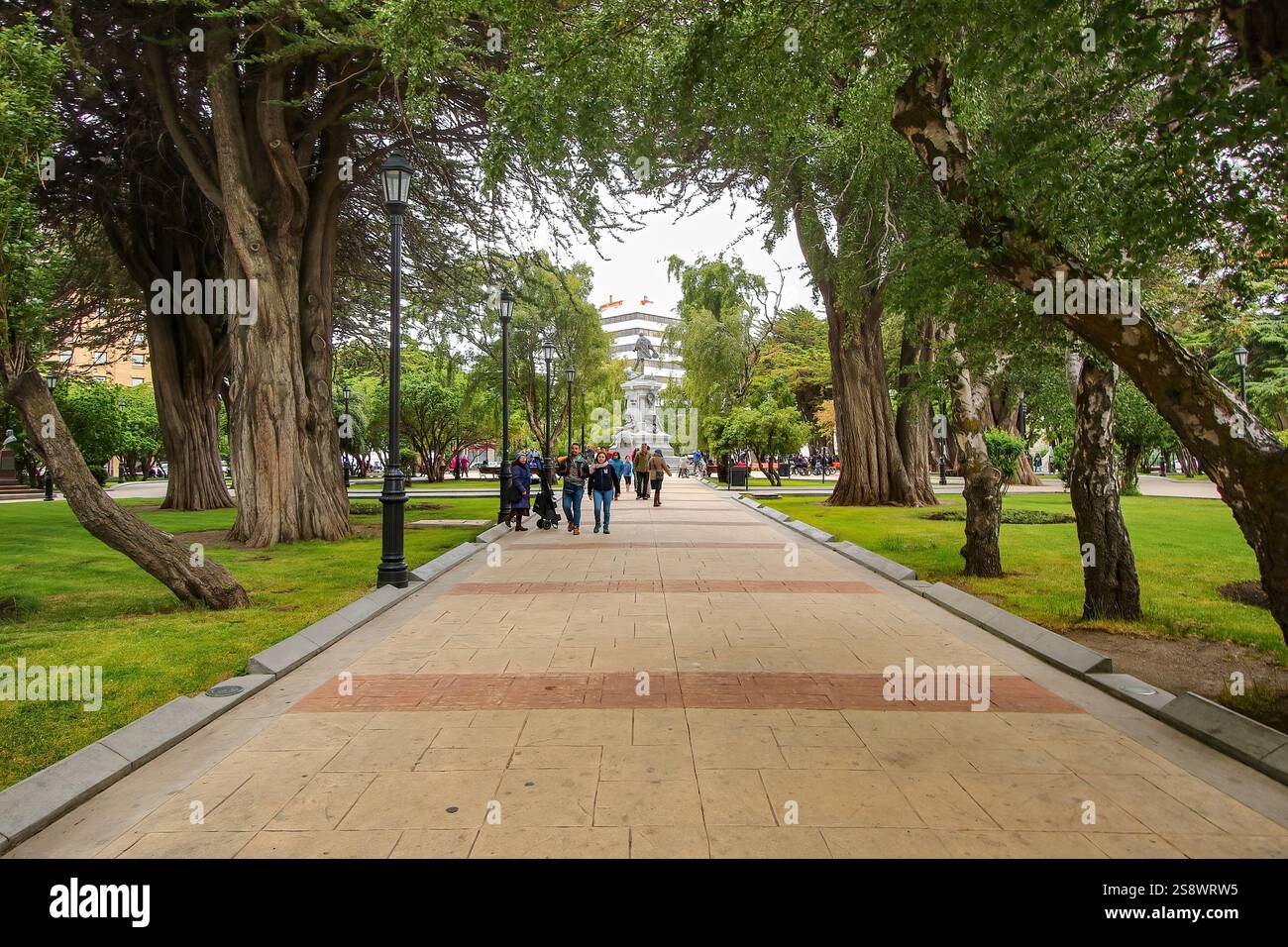 Statue of Fernando Magellan at the center of Muñoz Gamero Square (Plaza ...