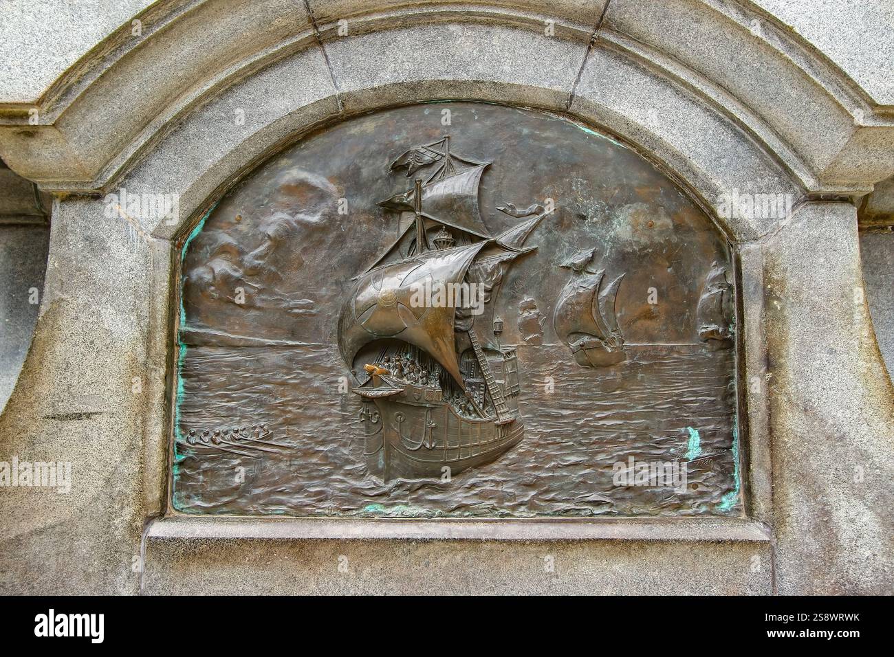 Statue of Fernando Magellan at the center of Muñoz Gamero Square (Plaza ...