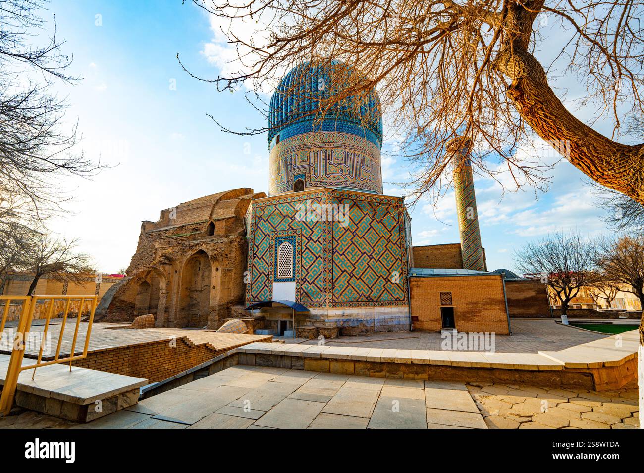 Gur-e-Amir or Amir Temur (Tamerlane) Mausoleum in Samarkand, Uzbekistan ...