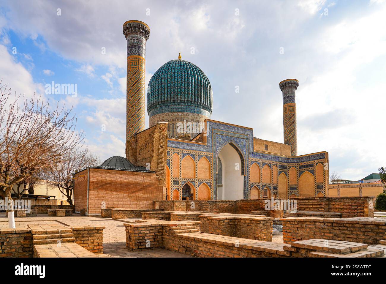 Gur-e-Amir or Amir Temur (Tamerlane) Mausoleum in Samarkand, Uzbekistan ...