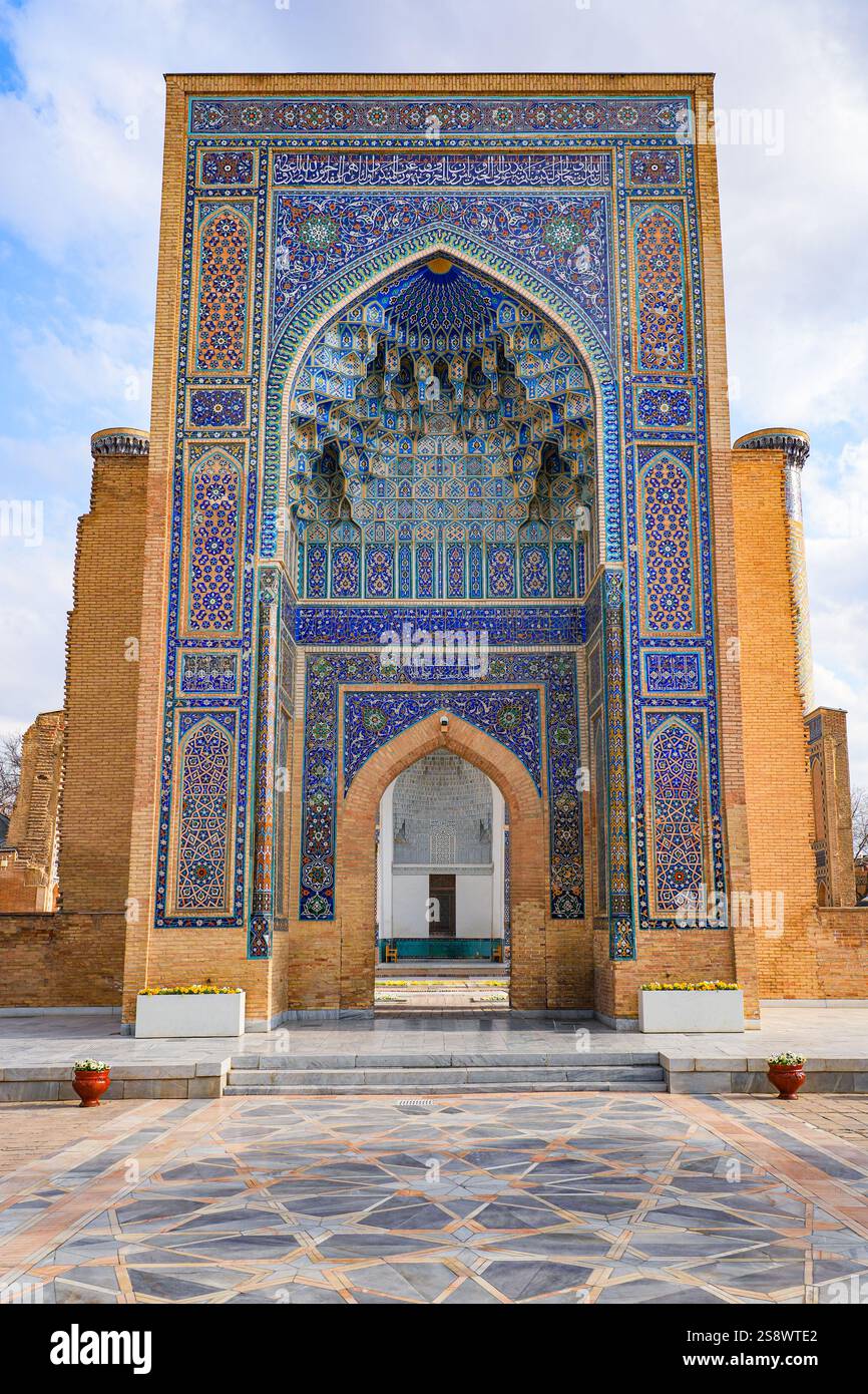 Gur-e-Amir or Amir Temur (Tamerlane) Mausoleum in Samarkand, Uzbekistan ...