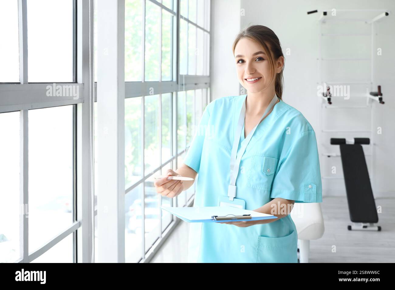 Female medical intern with clipboard at hospital Stock Photo - Alamy