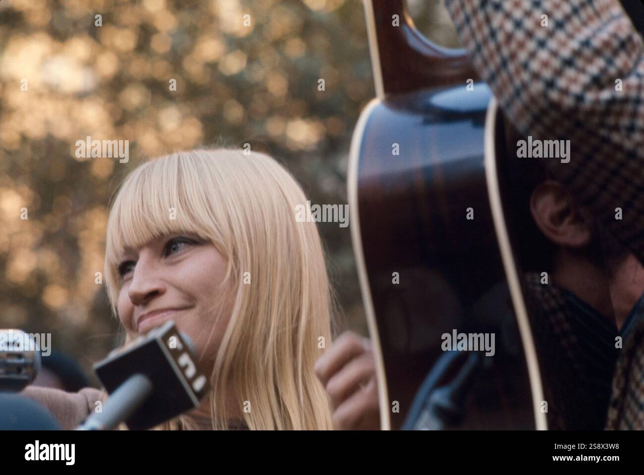 Mary Travers of Peter, Paul and Mary by Bernard Gotfryd (1924-2016 Stock Photo - Alamy