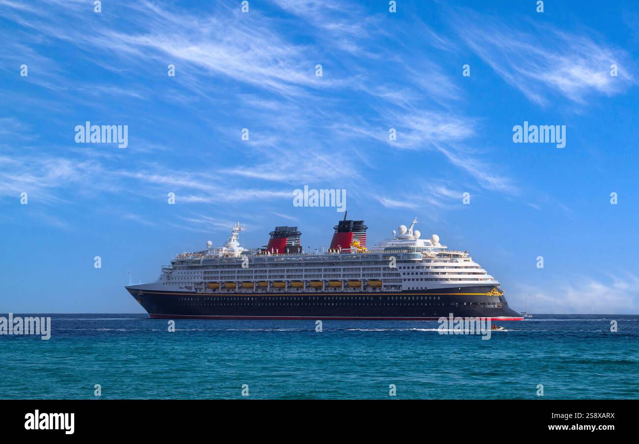 Mexico, Cabo San Lucas, Los Cabos, vacation cruise ship docked close ...