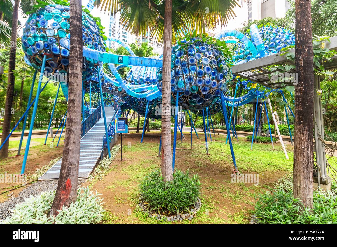 Mebuyan's Cradle is unique installation art by Filipino artist Leeroy ...