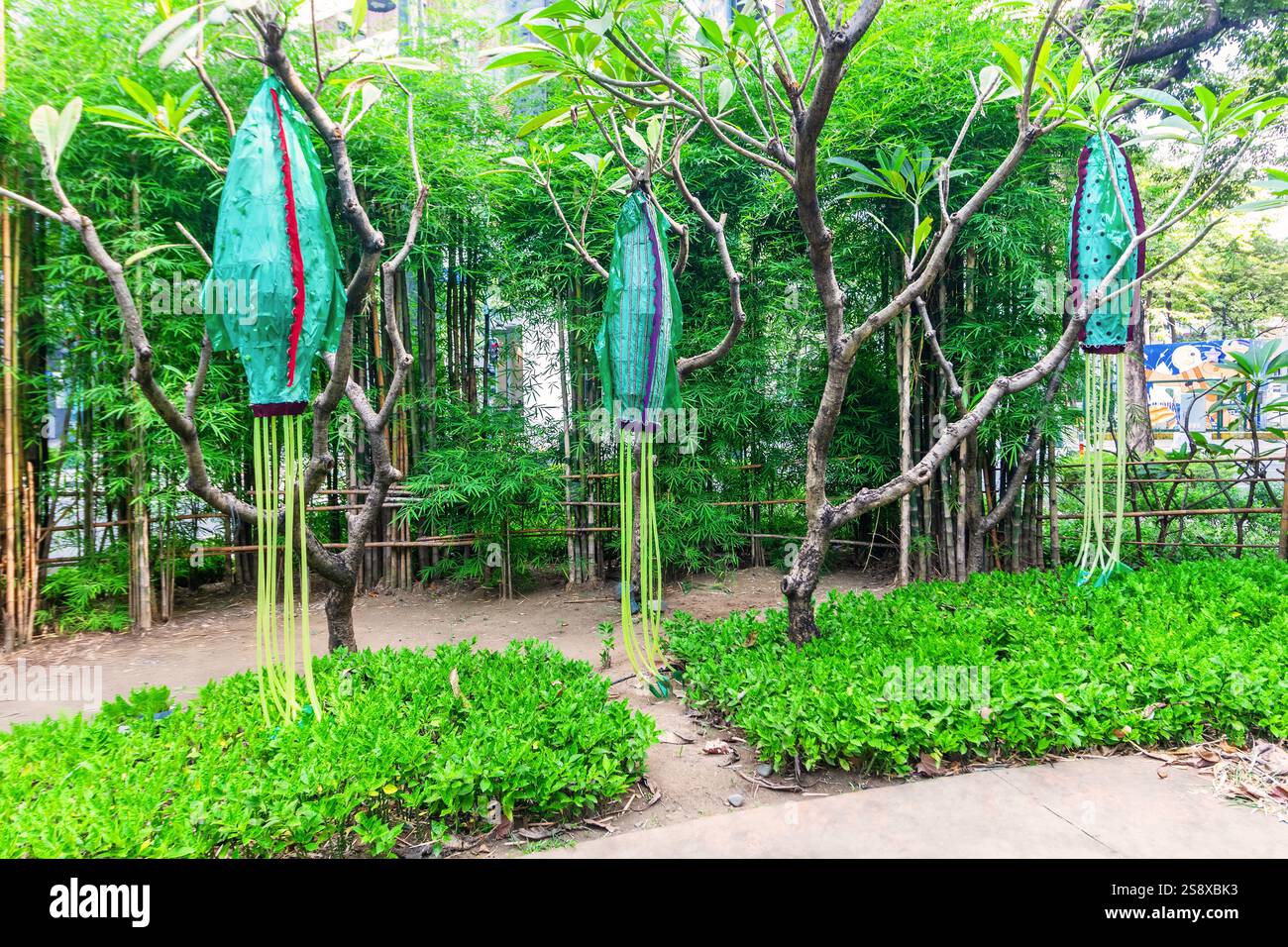 Squid like art form using recycled materials by Filipino artist Leeroy ...