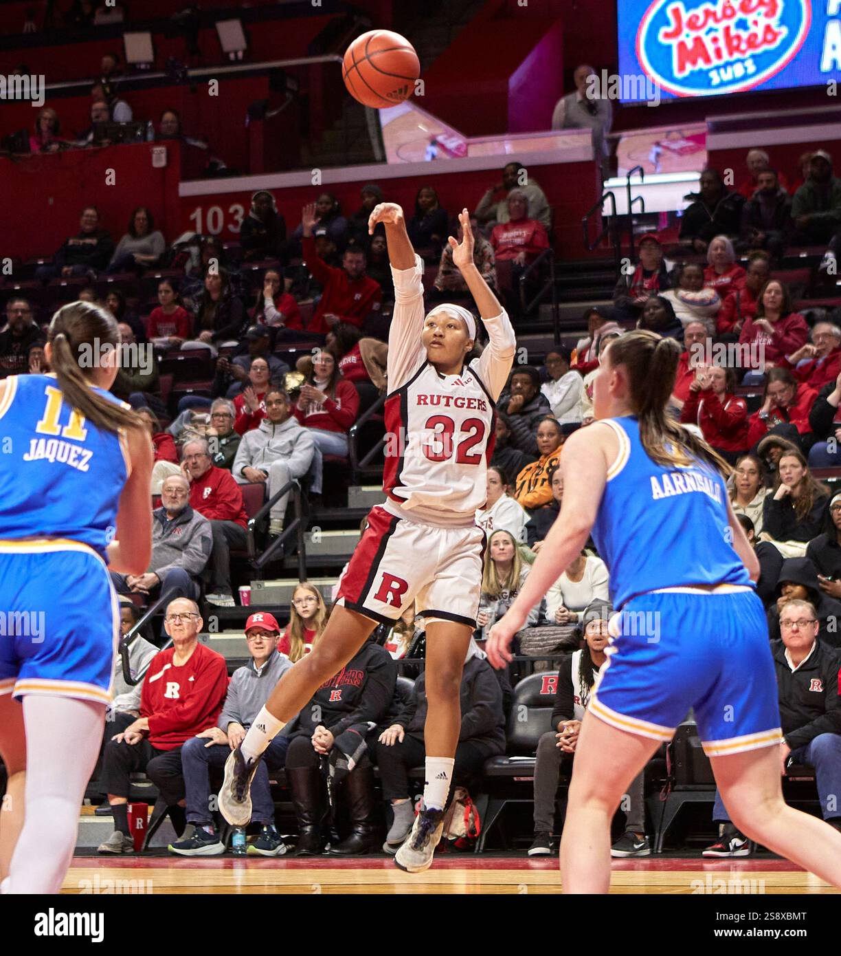 Rutgers Scarlet Knights guard Kiyomi McMiller (32) shoots a three ...