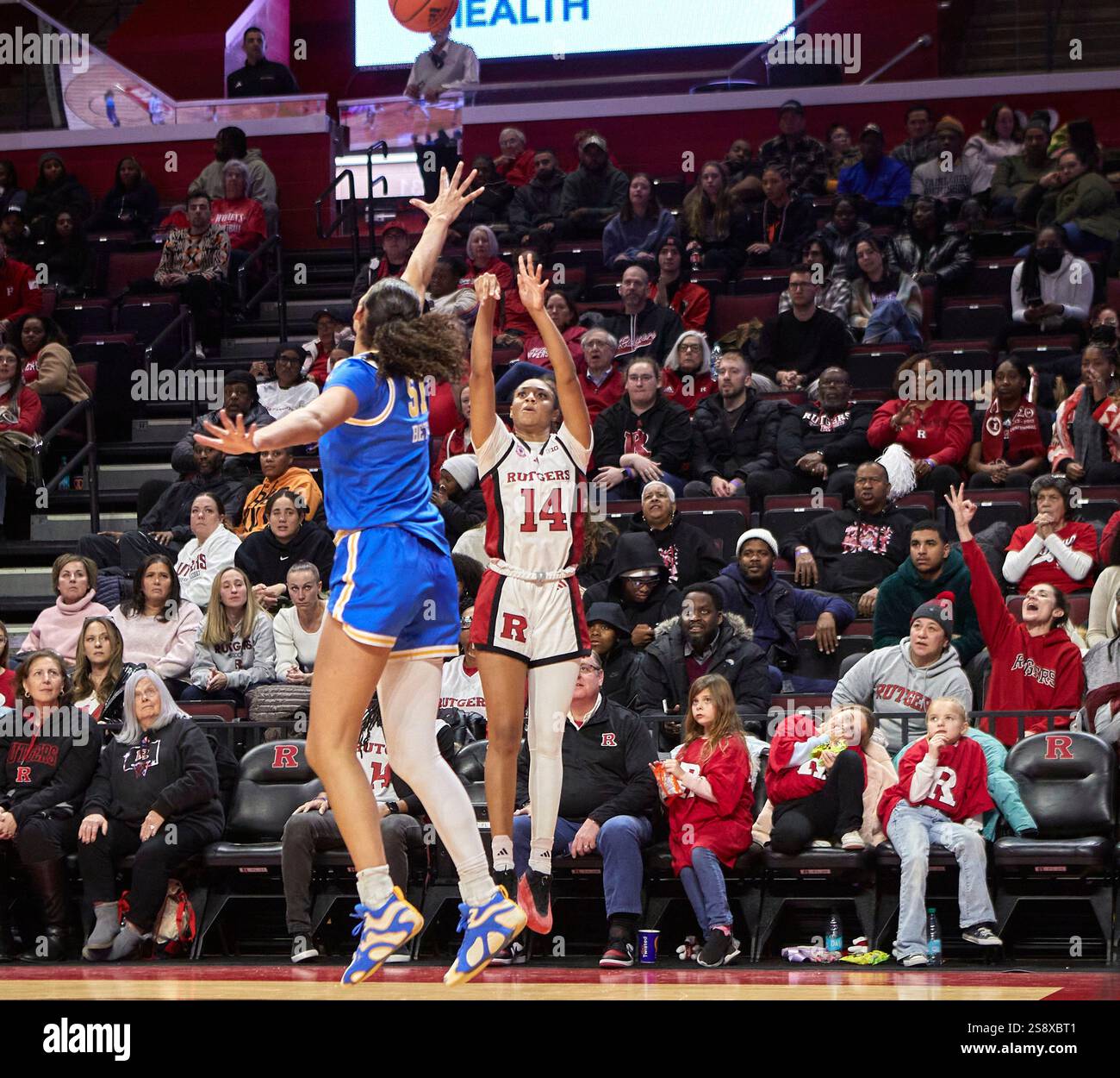 Rutgers Scarlet Knights forward JoJo Lacey (14) shoots a three pointer ...