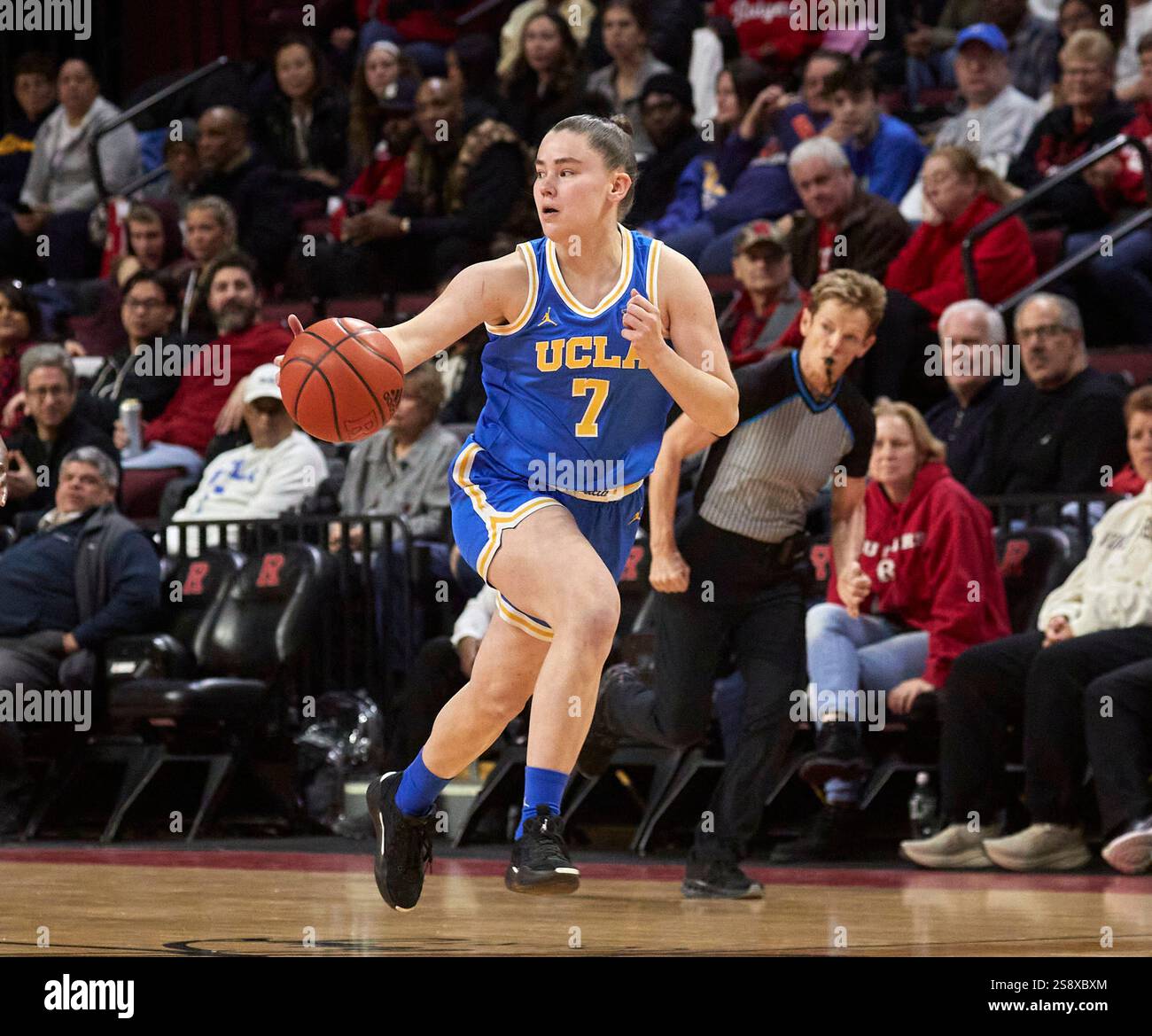 UCLA Bruins guard Elina Aarnisalo (7) pushes the ball up court against ...