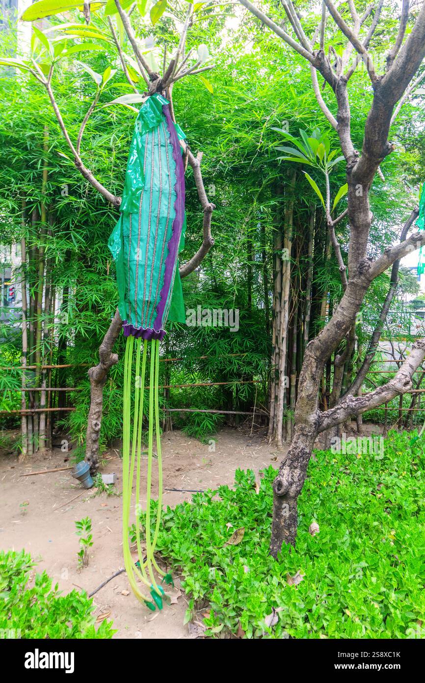 Squid like art form using recycled materials by Filipino artist Leeroy ...