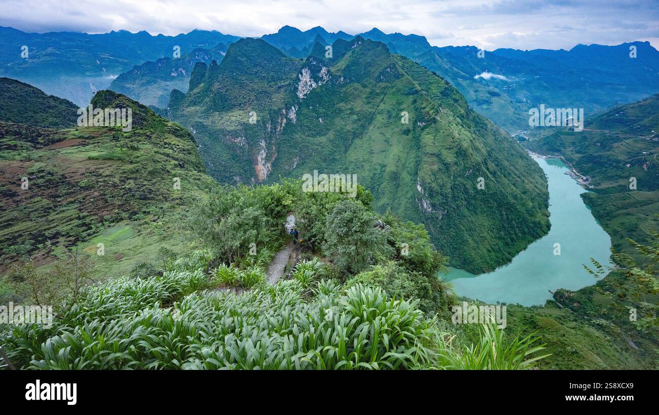 Ha Giang Loop, Nho Que River, Ma Pi Leng Pass, Dong Van, Ha Giang ...