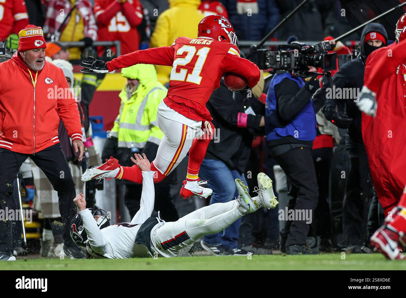 January 18, 2025: Kansas City Chiefs safety Jaden Hicks (21) leaps over ...