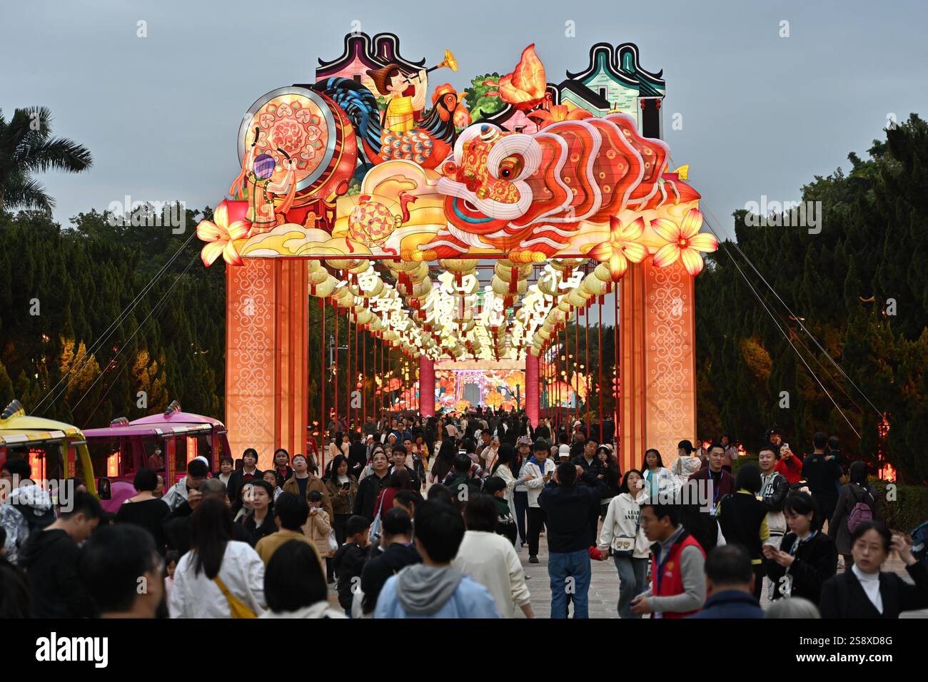 **CHINESE MAINLAND, HONG KONG, MACAU AND TAIWAN OUT** People visit the ...