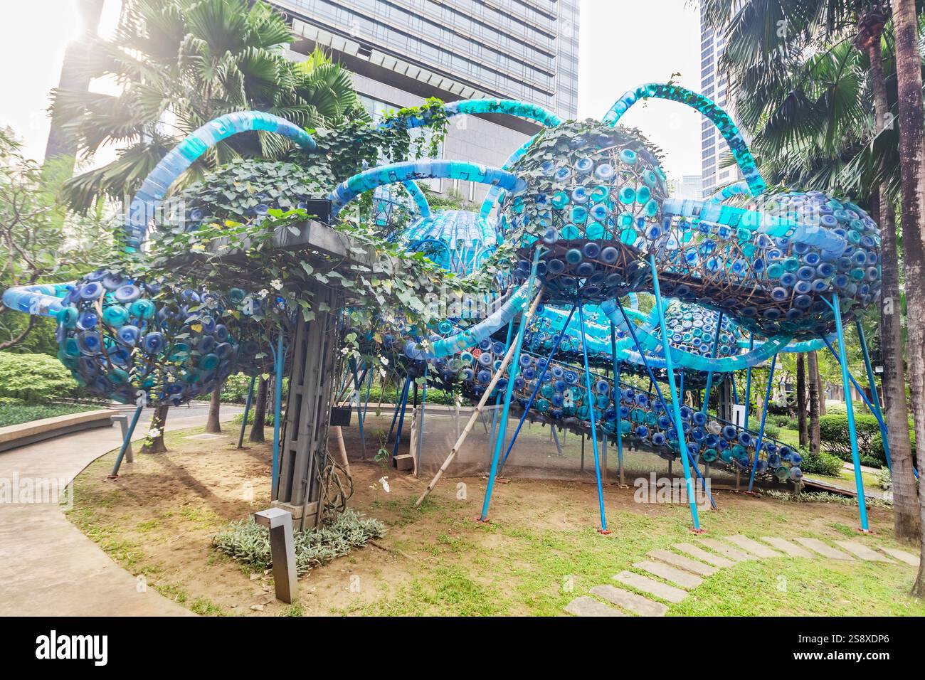 Mebuyan's Cradle is unique installation art by Filipino artist Leeroy ...