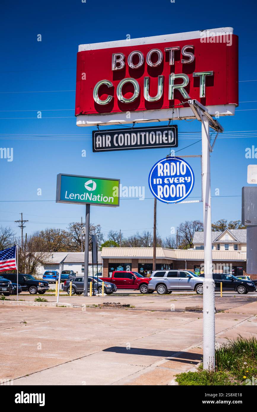 Carthage, MO USA - April 28, 2018: The historic 1939 Boots Court motel ...