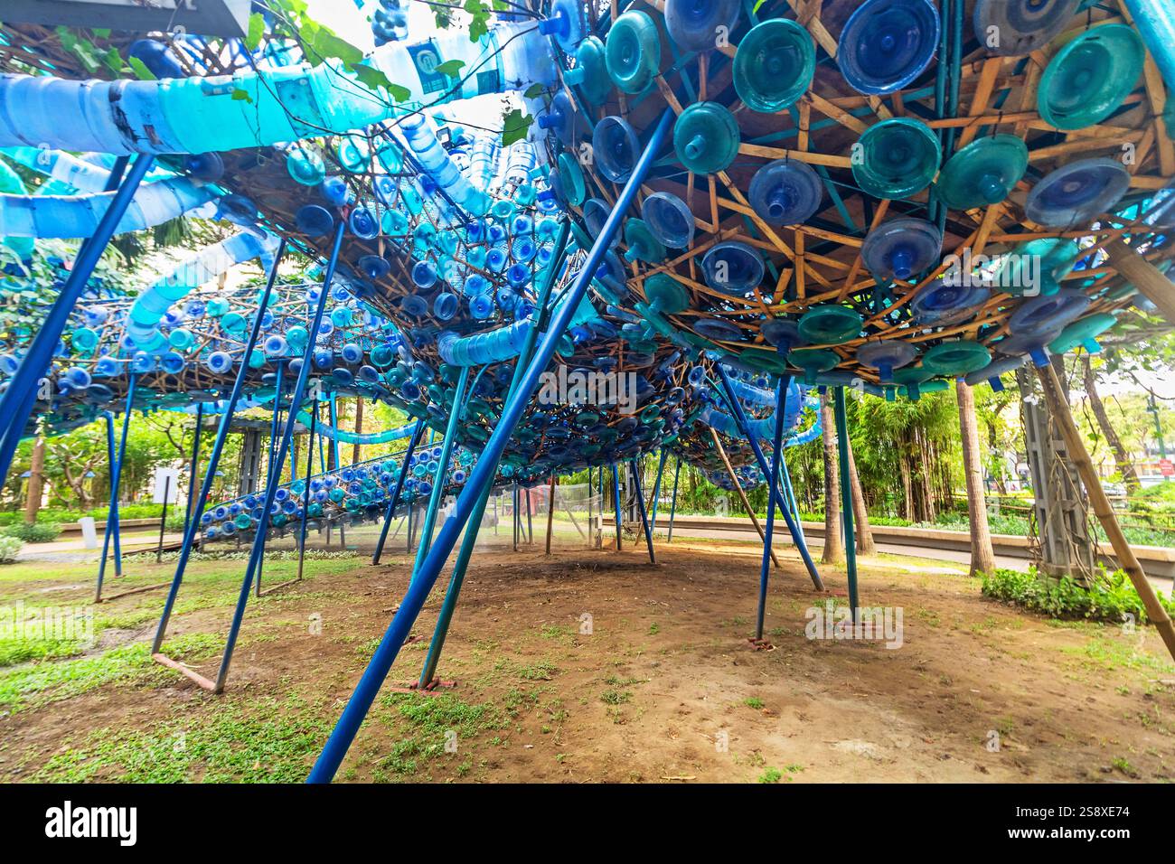 Mebuyan's Cradle is unique installation art by Filipino artist Leeroy ...