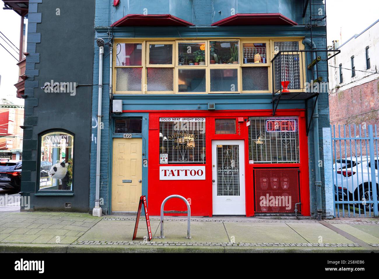 Tattoo parlour storefront hi-res stock photography and images - Alamy