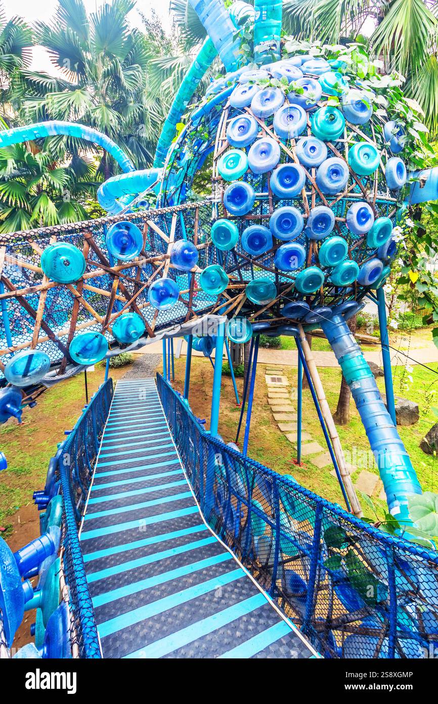 Mebuyan's Cradle is unique installation art by Filipino artist Leeroy ...