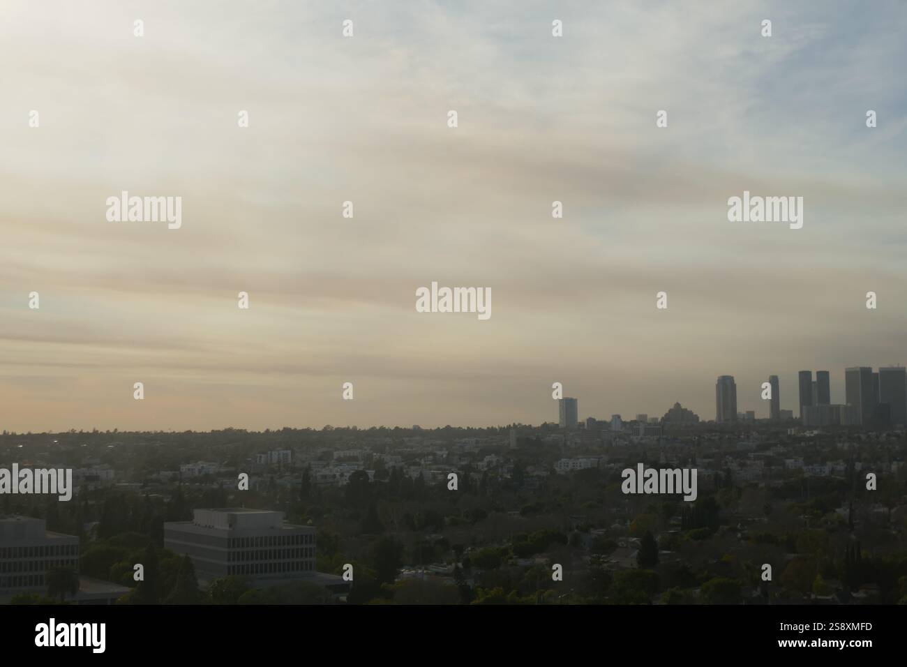 Los Angeles, California USA 22nd January 2025 Smokey Skies with Sun during LA fires on January ...