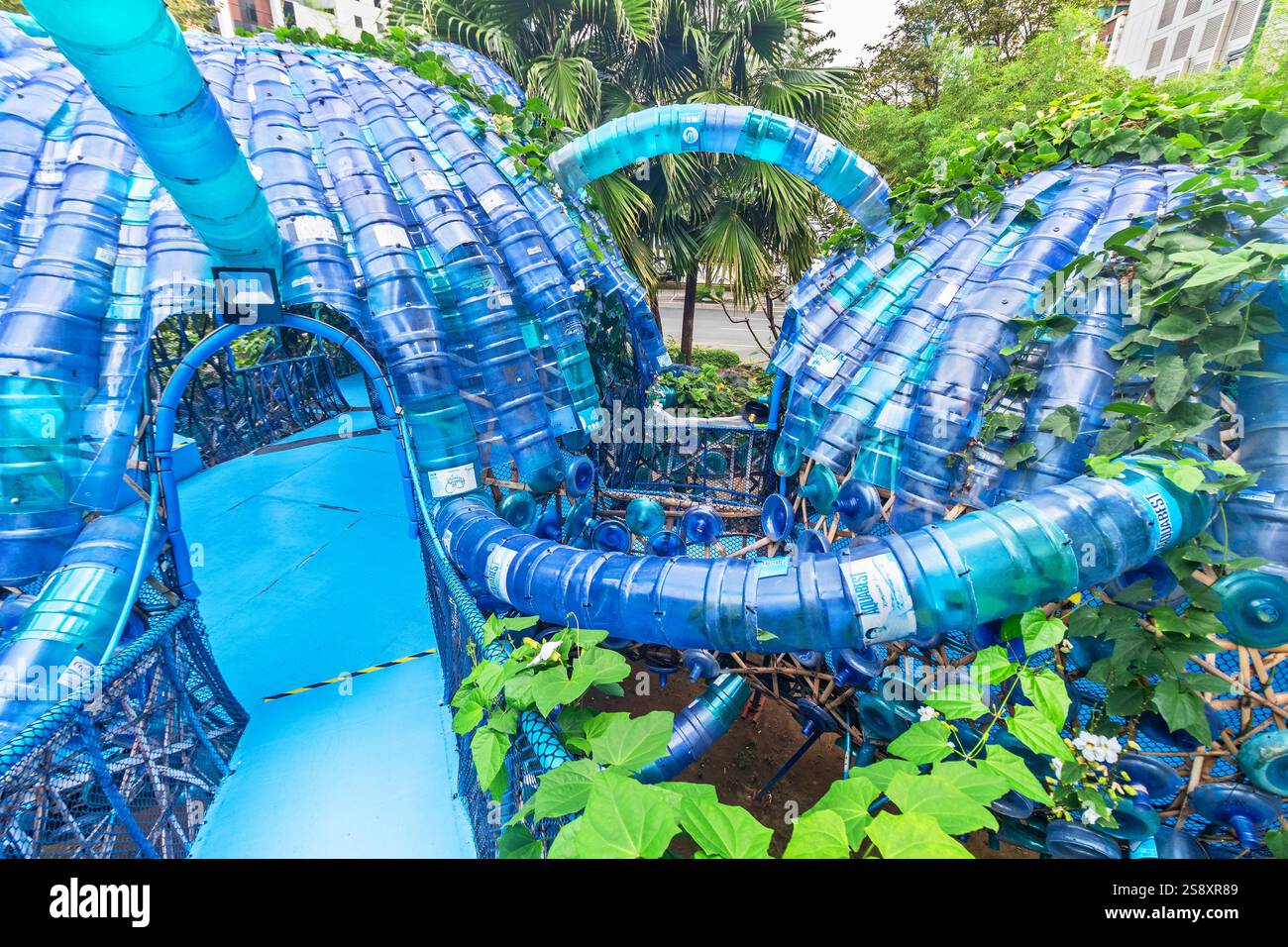Mebuyan's Cradle is unique installation art by Filipino artist Leeroy ...