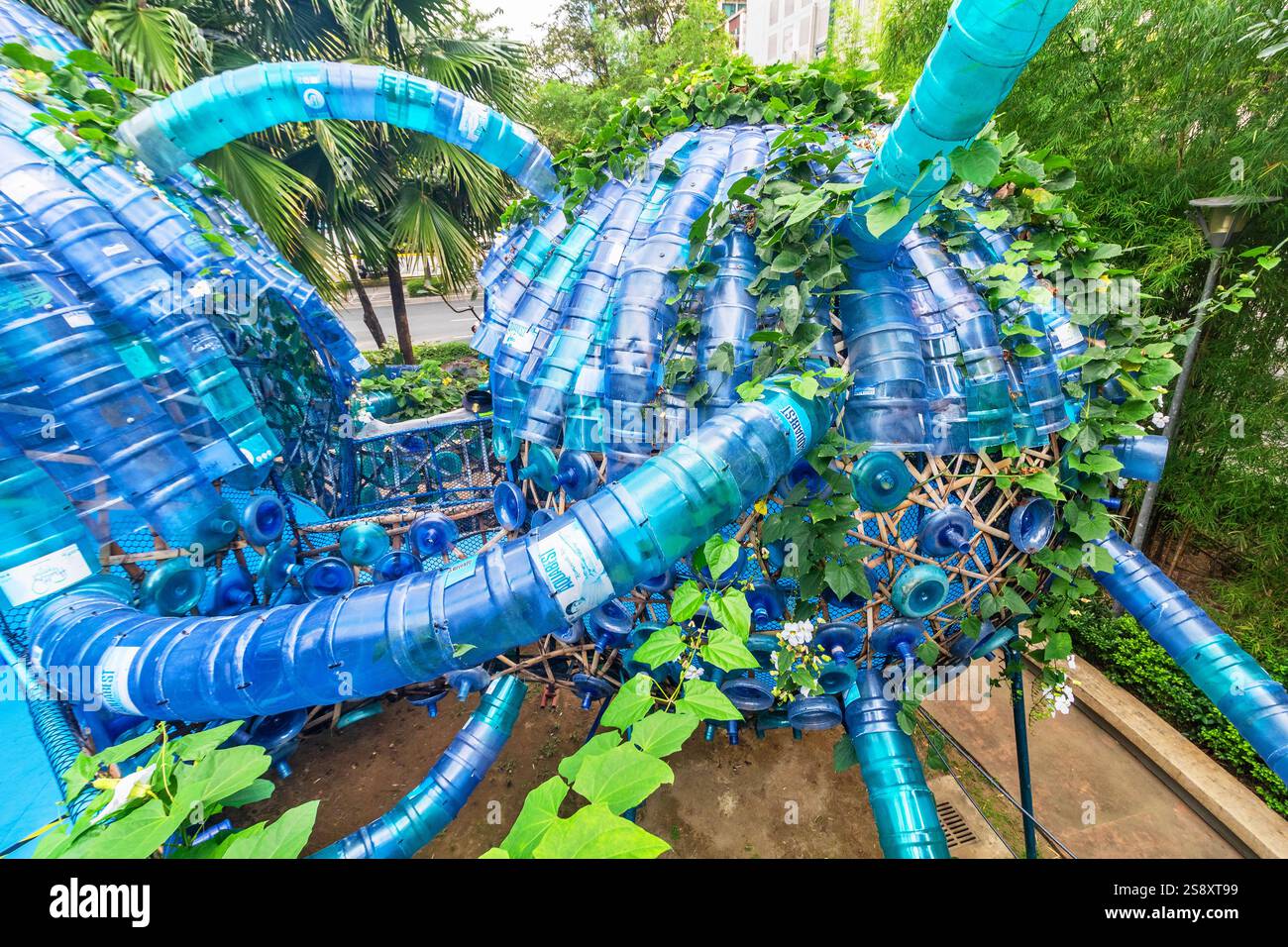 Mebuyan's Cradle is unique installation art by Filipino artist Leeroy ...