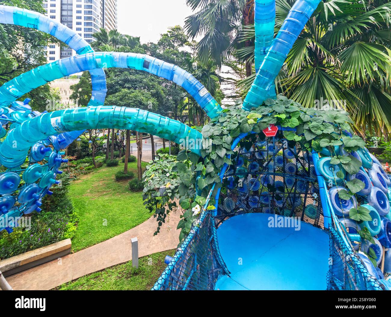 Mebuyan's Cradle is unique installation art by Filipino artist Leeroy ...