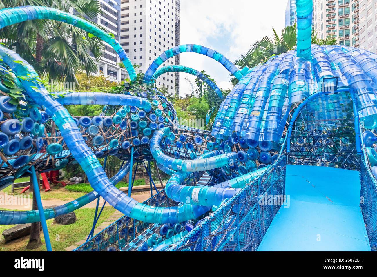 Mebuyan's Cradle is unique installation art by Filipino artist Leeroy ...