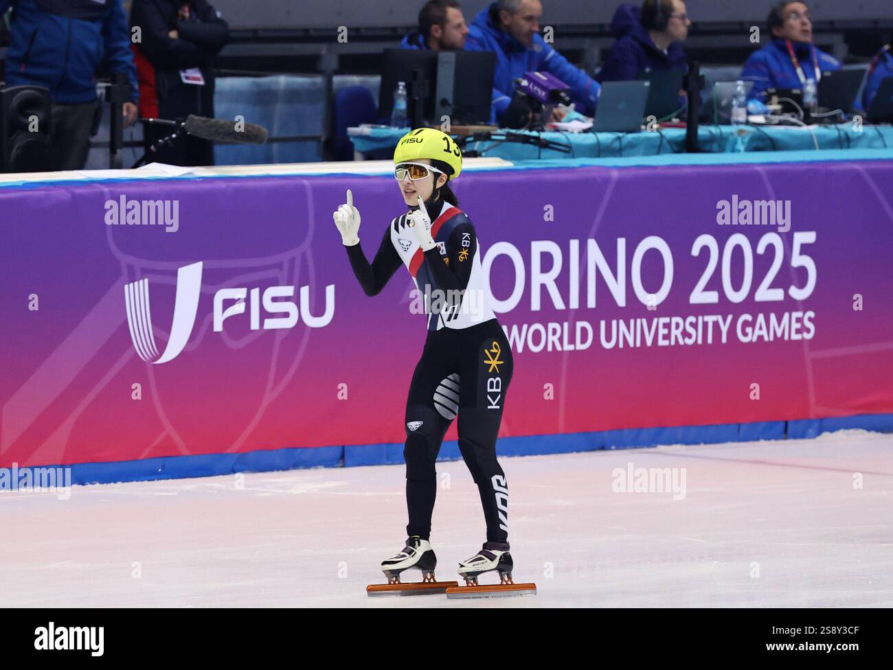(250124) -- TURIN , Jan. 24, 2025 (Xinhua) -- Kim Gilli of Team South ...