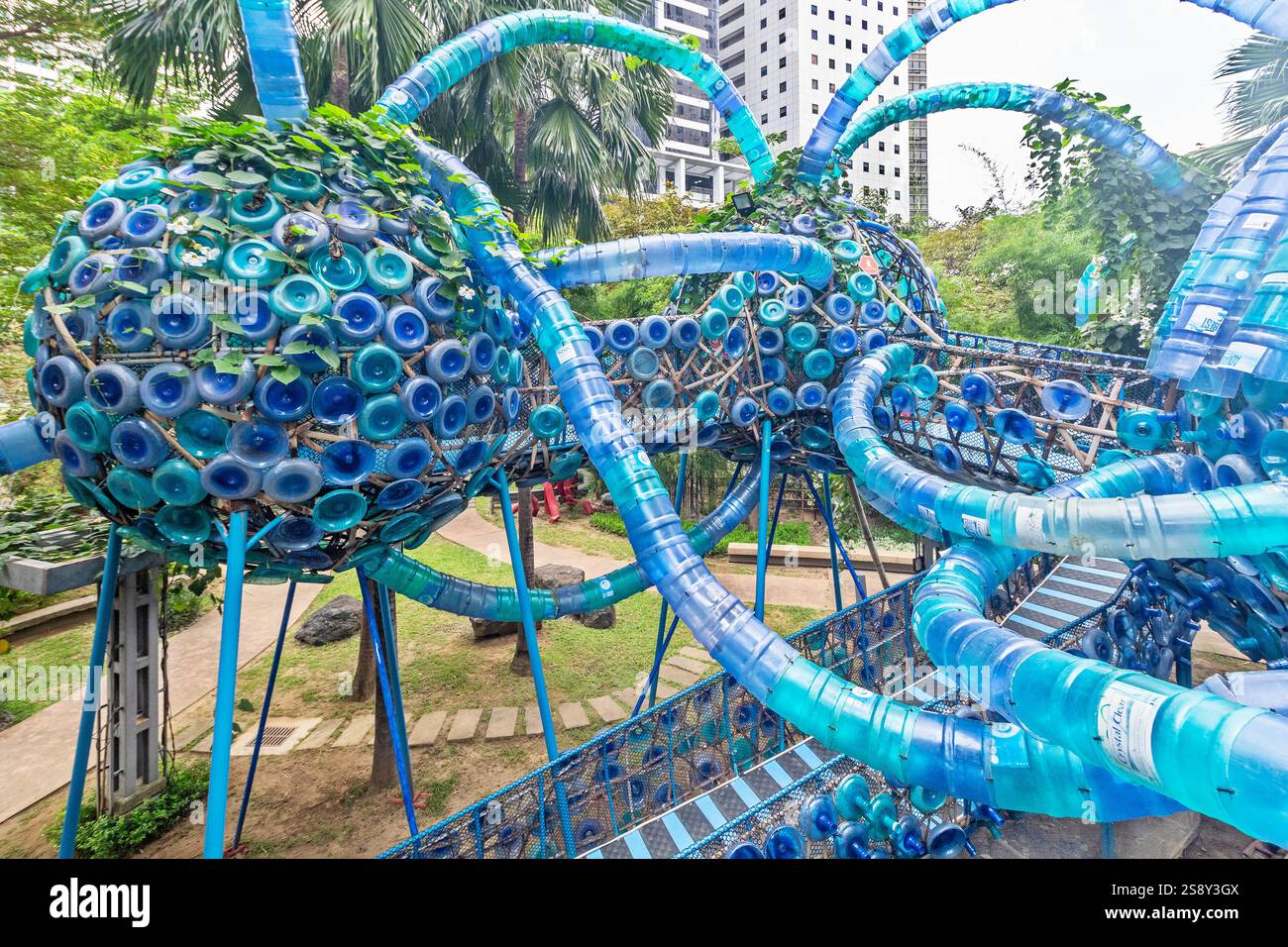 Mebuyan's Cradle is unique installation art by Filipino artist Leeroy ...