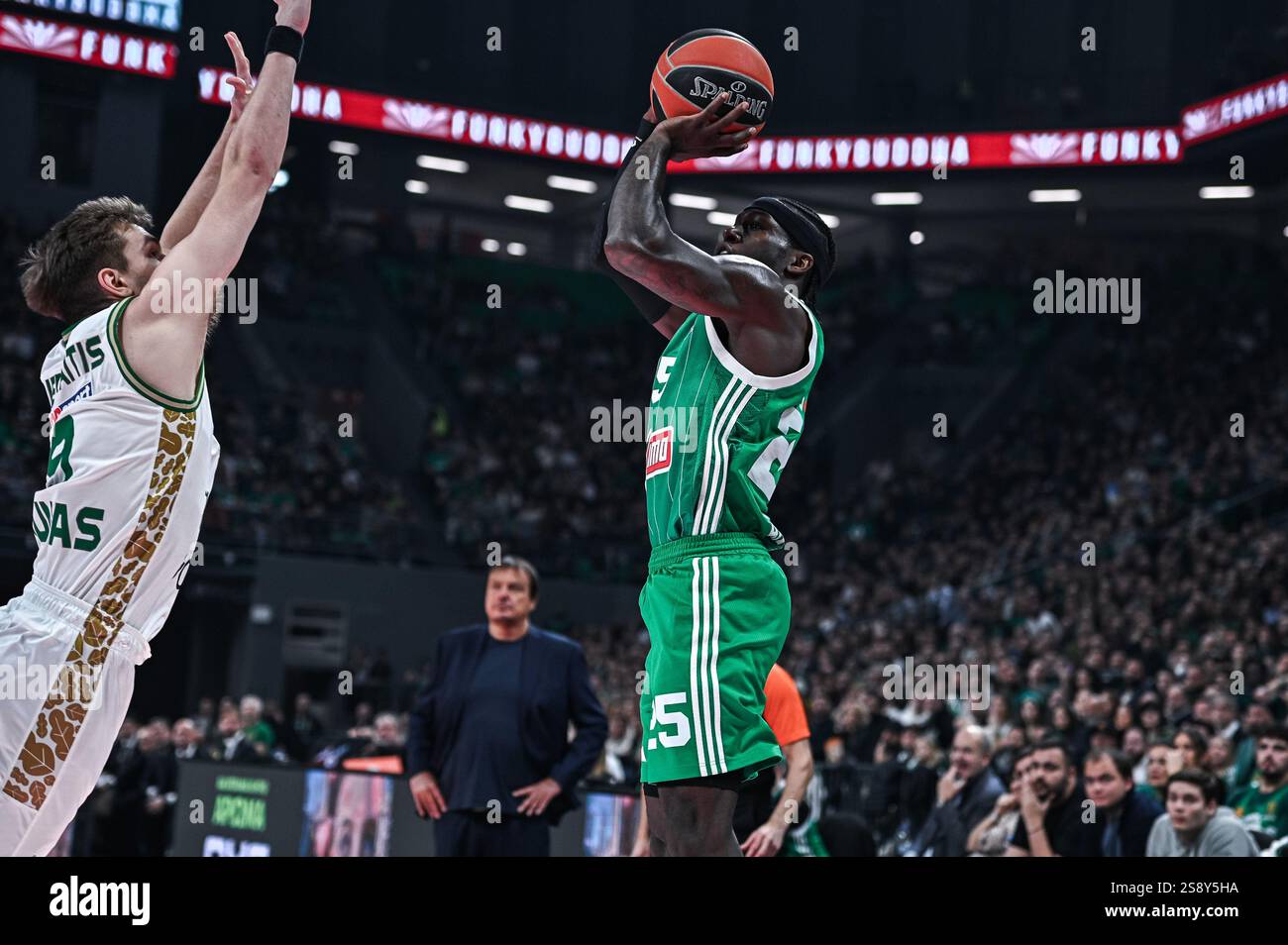 25 Kendrick Nunn of Panathinaikos AKTOR Athens plays during the ...