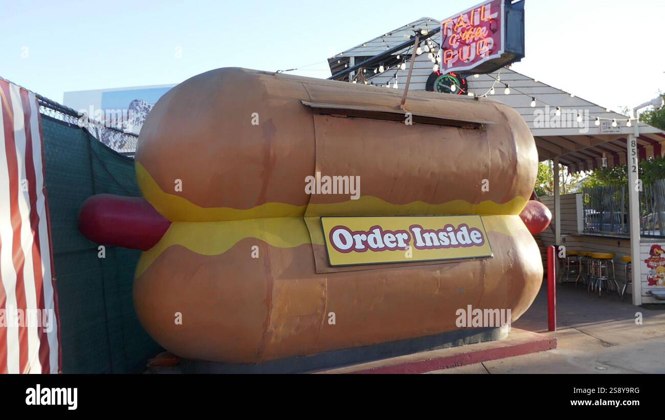 Los Angeles, California, USA 23rd January 2025 Tail OÕ the Pup Hot Dog ...