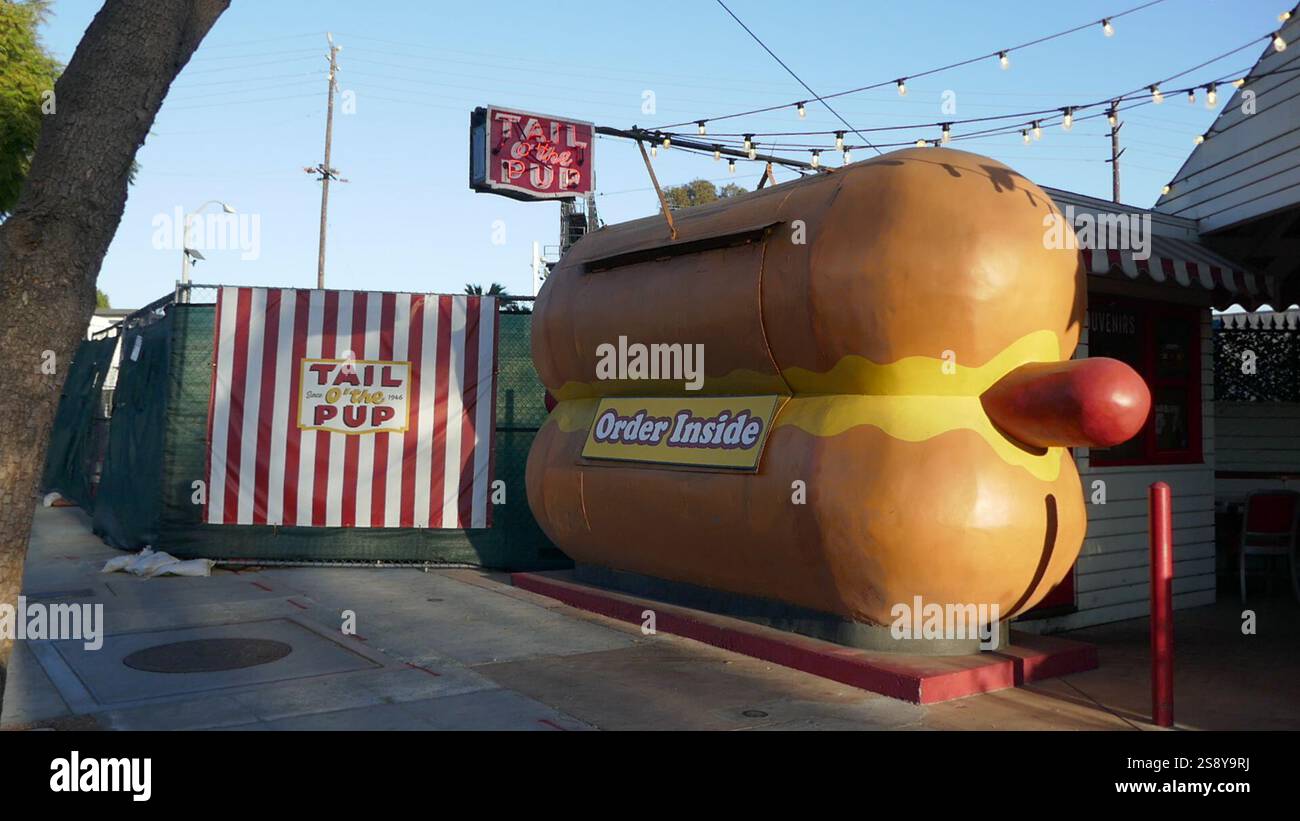 Los Angeles, California, USA 23rd January 2025 Tail OÕ the Pup Hot Dog ...