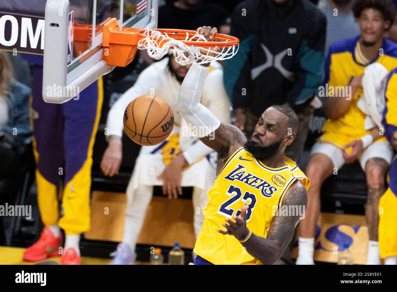 Lebron james lakers 2024 2025 hi-res stock photography and images - Alamy
