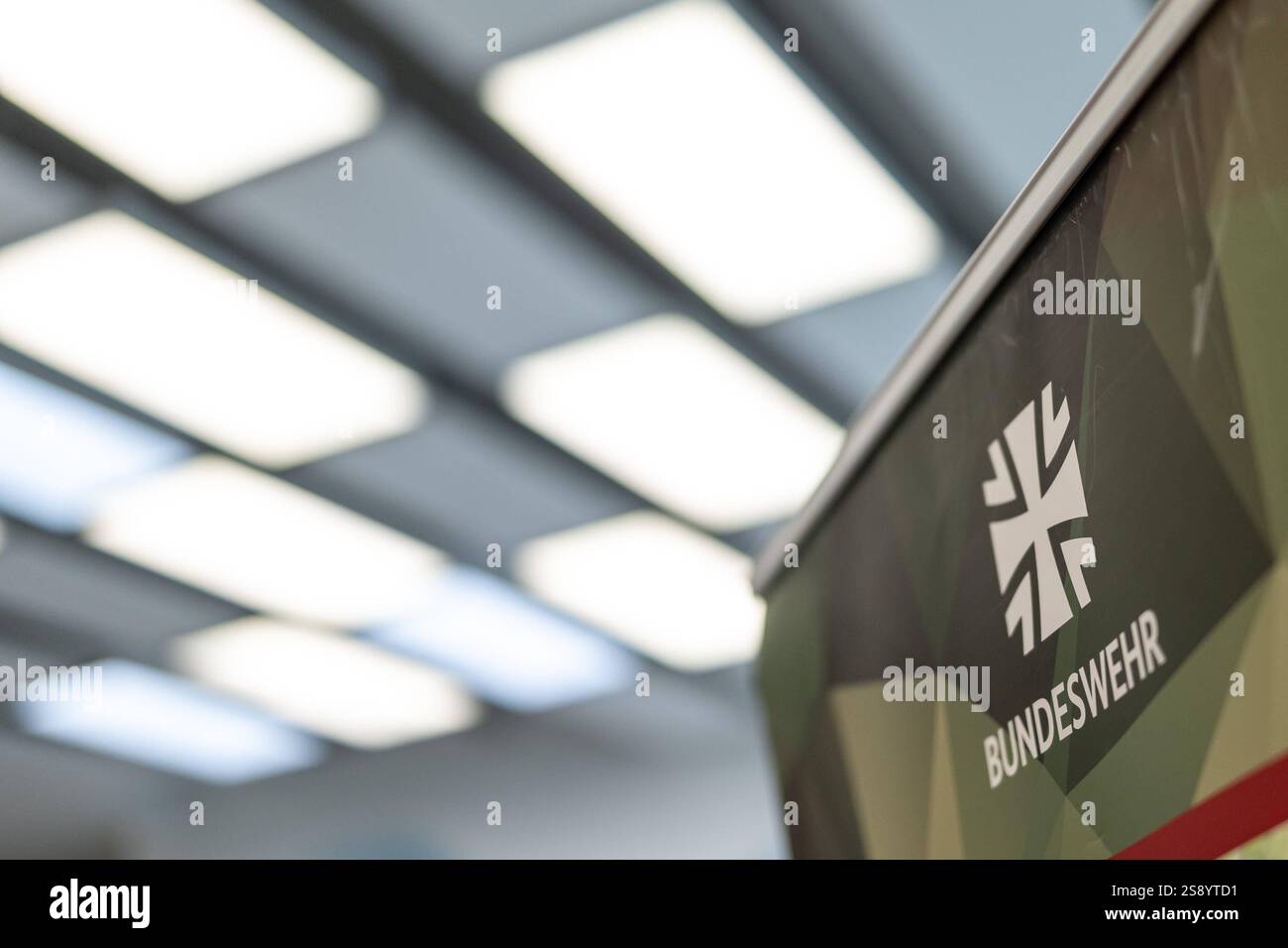 Bundeswehr-Logo auf moderner Werbetafel 21.01.25, Frankfurt: Symbolfoto ...