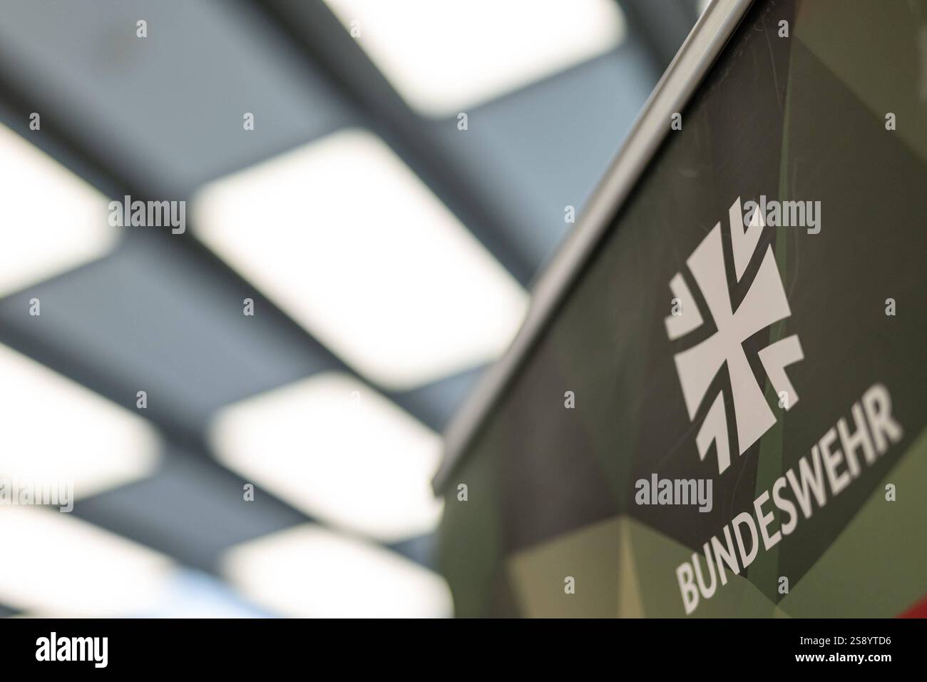 Bundeswehr-Logo auf moderner Werbetafel 21.01.25, Frankfurt: Symbolfoto ...