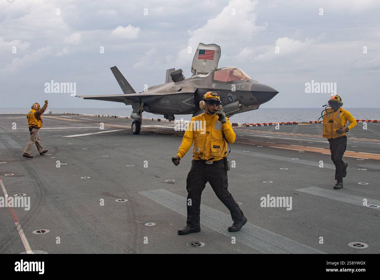250123-N-TW227-1095 PHILIPPINE SEA (Jan. 23, 2025) An F-35B Lightening ...