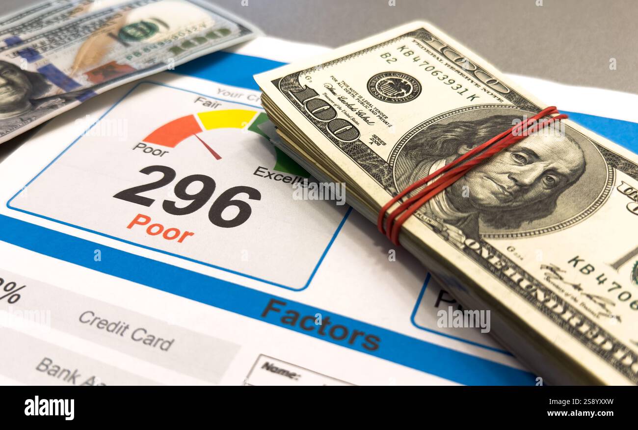 CREDIT SCORE text on notebook on graph background Stock Photo - Alamy