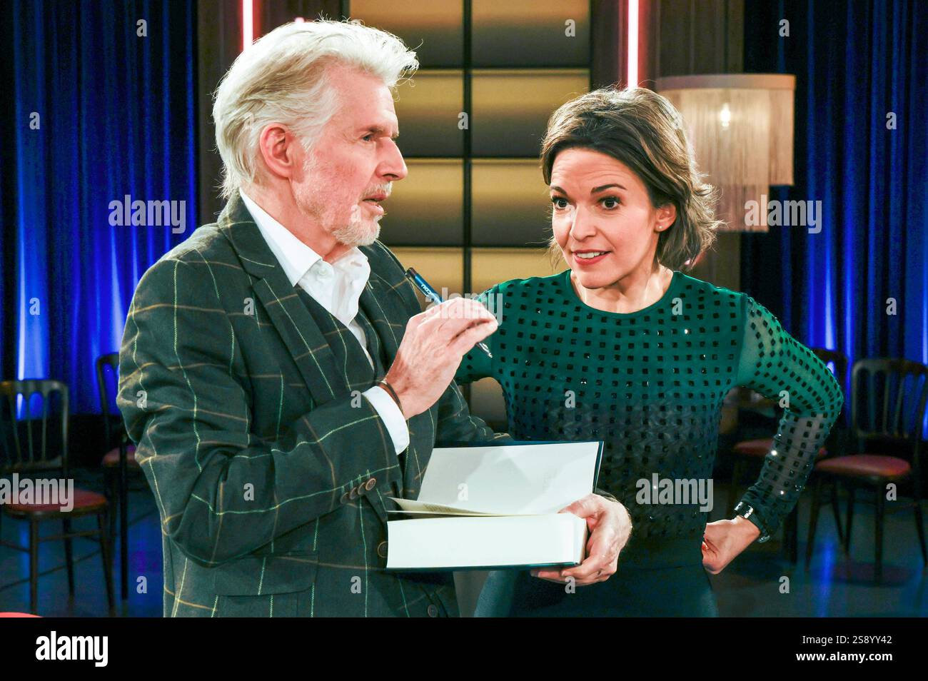 Frank Schätzing und Anna Planken bei der Aufzeichnung der WDR-Talkshow ...
