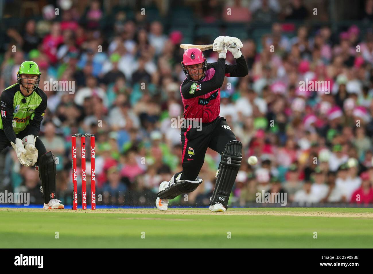 Moises Henriques of the Sixers bats during the BBL Challenger Final ...