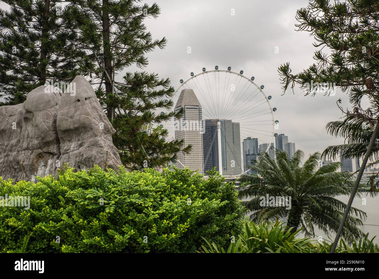 The Singapore Flyer big wheel viewed from the Gardens by the Bay ...