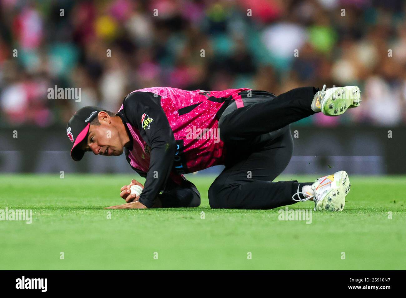Moises Henriques of the Sixers fields during the BBL Challenger Final ...